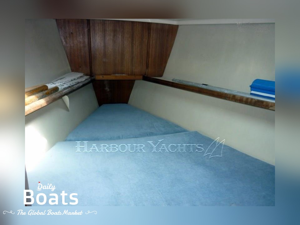 1989 Hunter Legend 335 for sale. View price, photos and Buy 1989 Hunter ...