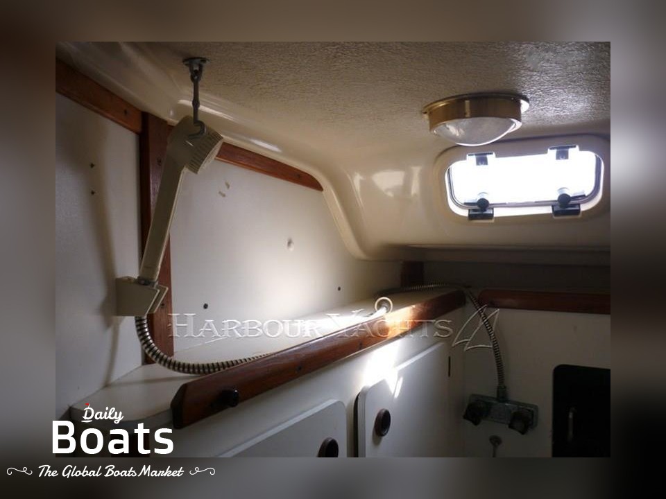 1989 Hunter Legend 335 for sale. View price, photos and Buy 1989 Hunter ...