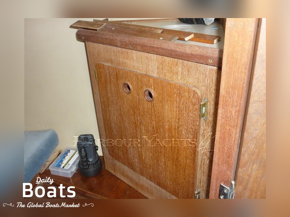 1989 Hunter Legend 335 for sale. View price, photos and Buy 1989 Hunter ...