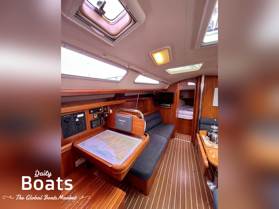 2005 Hunter Legend 38 for sale. View price, photos and Buy 2005 Hunter ...
