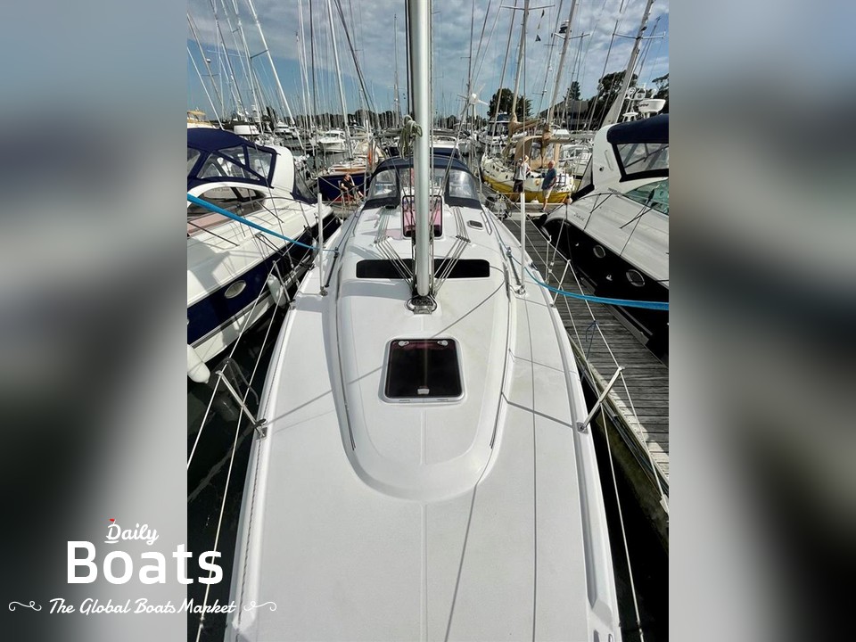 2005 Hunter Legend 38 for sale. View price, photos and Buy 2005 Hunter ...