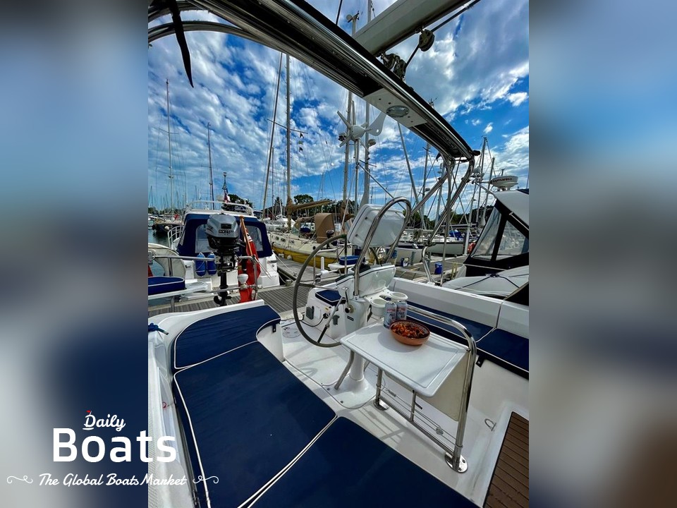 2005 Hunter Legend 38 for sale. View price, photos and Buy 2005 Hunter ...
