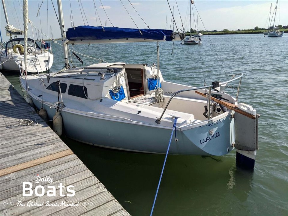 1984 Hunter Delta 25 for sale. View price, photos and Buy 1984 Hunter ...