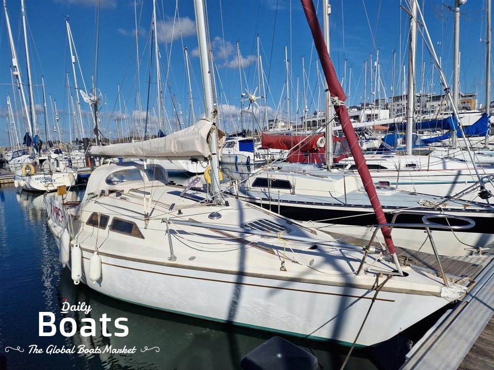 1982 Hunter Delta 25 for sale. View price, photos and Buy 1982 Hunter ...