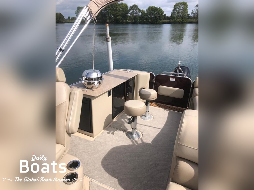 2012 Sunchaser 256 Majestic Pontoon Boat for sale. View price, photos ...