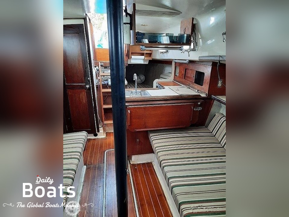 1982 Hunter 33 for sale. View price, photos and Buy 1982 Hunter 33 #220569