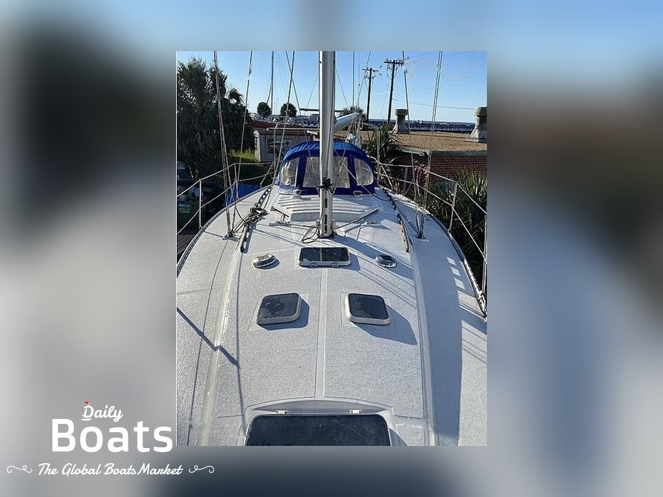 1984 Hunter 40 Legend for sale. View price, photos and Buy 1984 Hunter ...