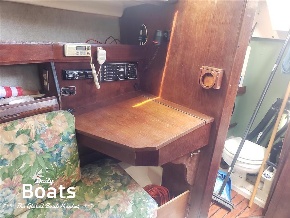 1985 Hunter Legend 28.5 for sale. View price, photos and Buy 1985 ...