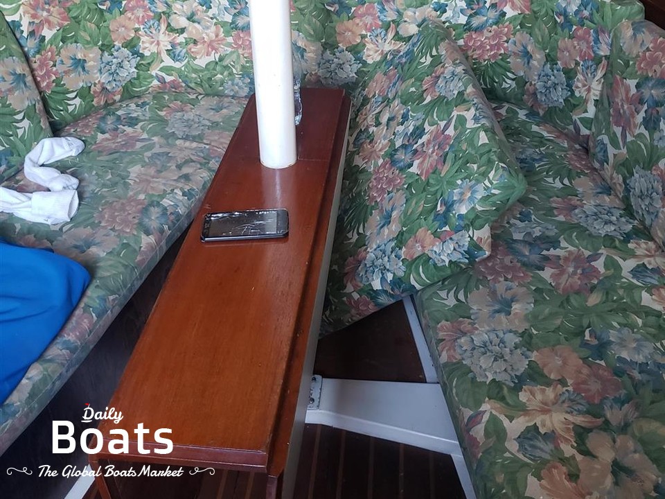 1985 Hunter Legend 28.5 for sale. View price, photos and Buy 1985 ...