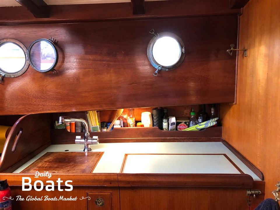 2000 Tyrell and Young of Faversham Colchester Smack 8.9 for sale. View ...