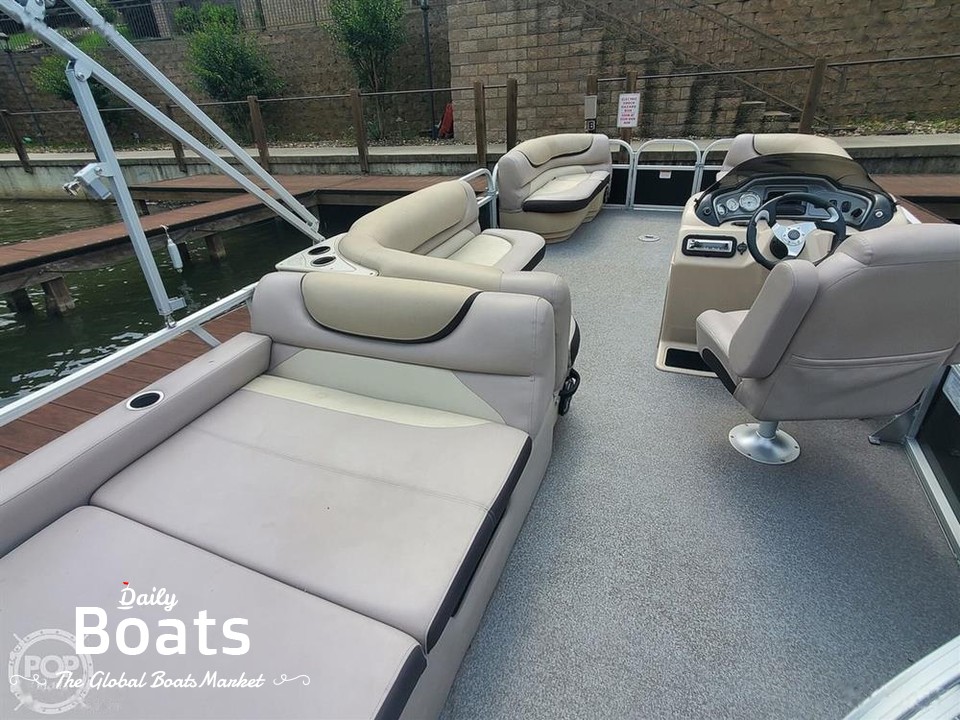 2015 Tracker Boats 22 for sale. View price, photos and Buy 2015 Tracker ...