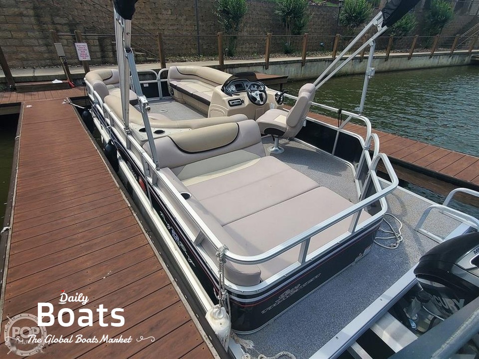 2015 Tracker Boats 22 for sale. View price, photos and Buy 2015 Tracker ...
