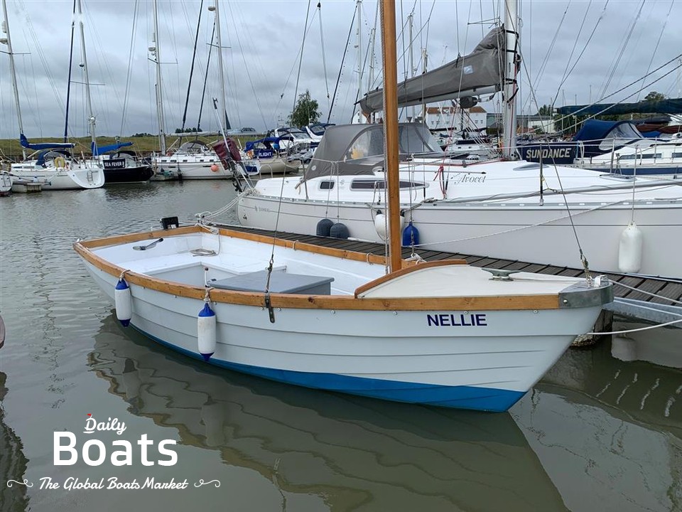 1985 Lake & Bay Traditional Open Day Boat for sale. View price, photos ...