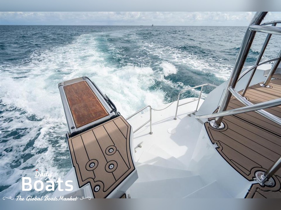 2002 Hatteras Yachts Sport Deck Motor for sale. View price, photos and ...