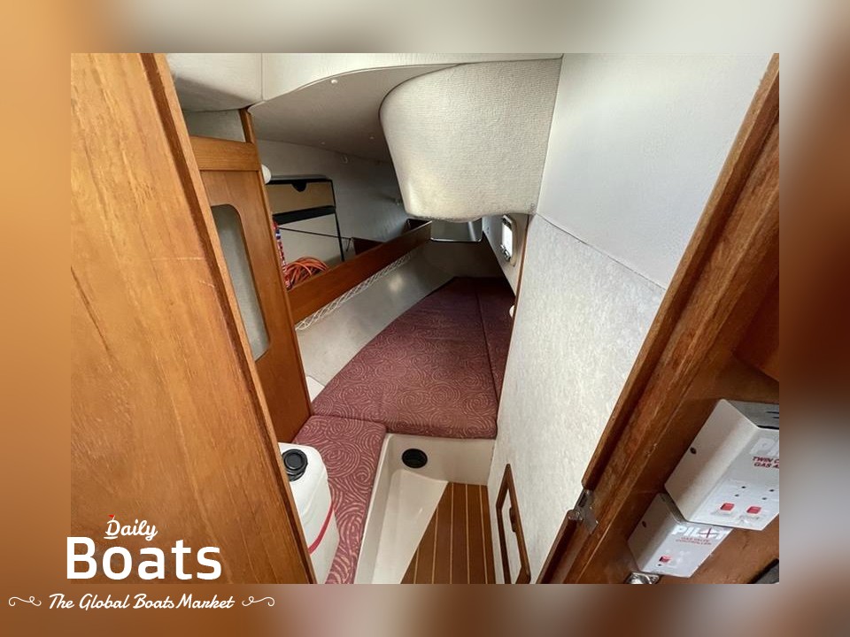 2000 Hunter Channel 323 for sale. View price, photos and Buy 2000 ...