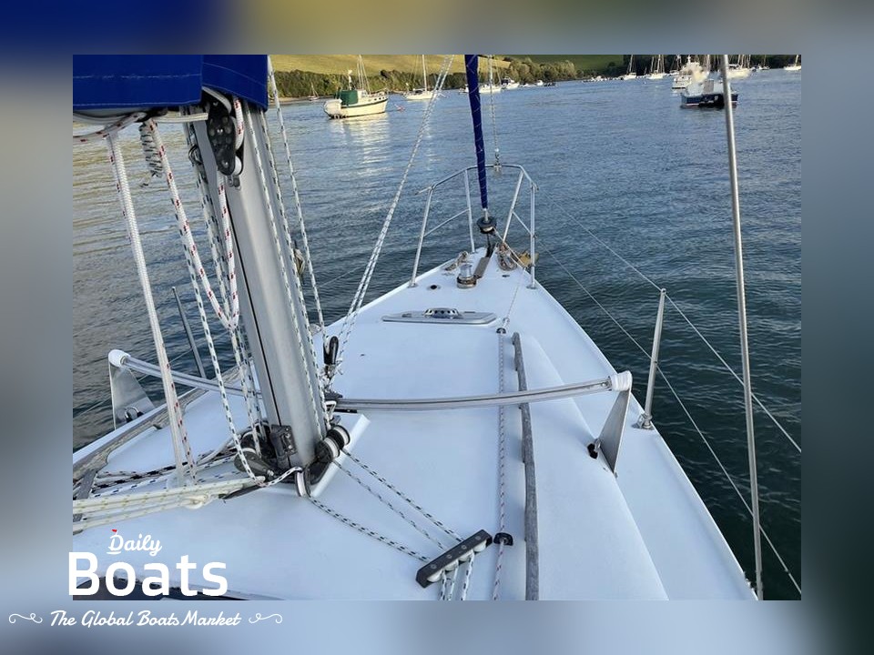 2000 Hunter Channel 323 for sale. View price, photos and Buy 2000 ...