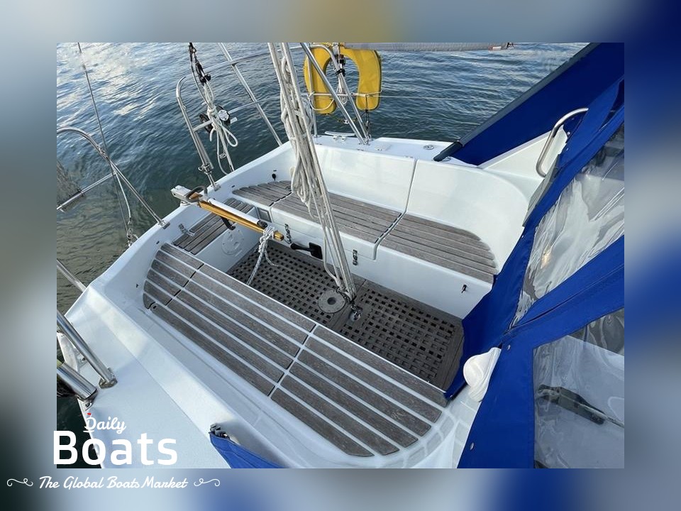 2000 Hunter Channel 323 for sale. View price, photos and Buy 2000 ...