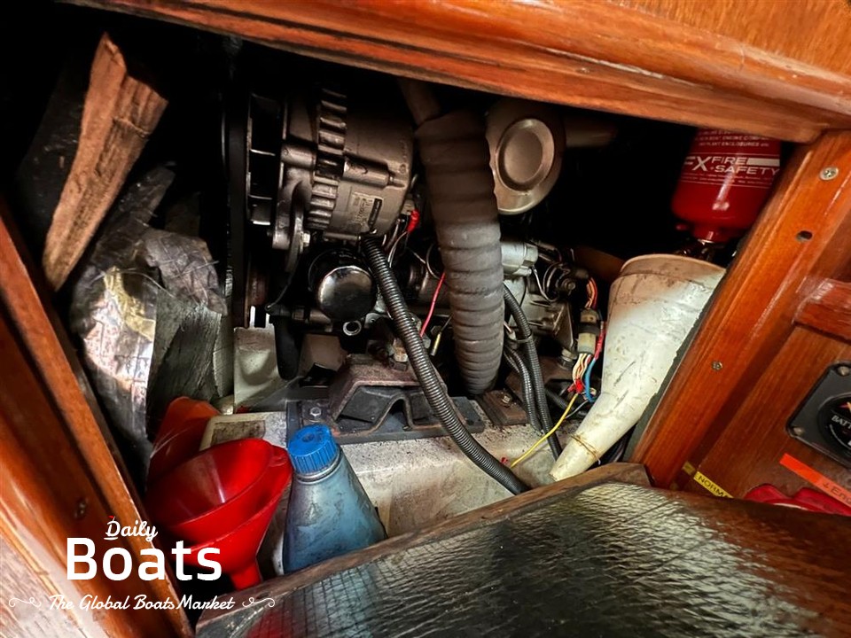 1989 Hunter Legend 335 for sale. View price, photos and Buy 1989 Hunter ...