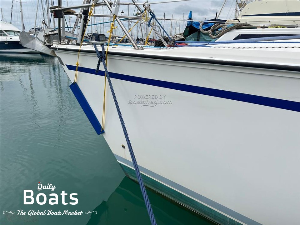 1989 Hunter Legend 335 for sale. View price, photos and Buy 1989 Hunter ...