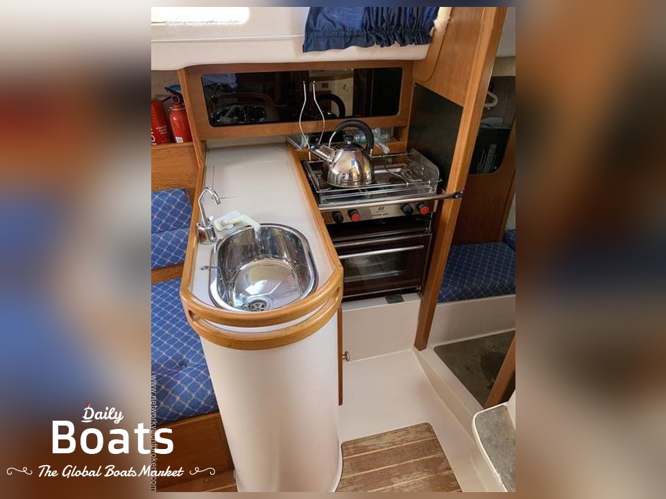 2000 Hunter Channel 27 for sale. View price, photos and Buy 2000 Hunter ...