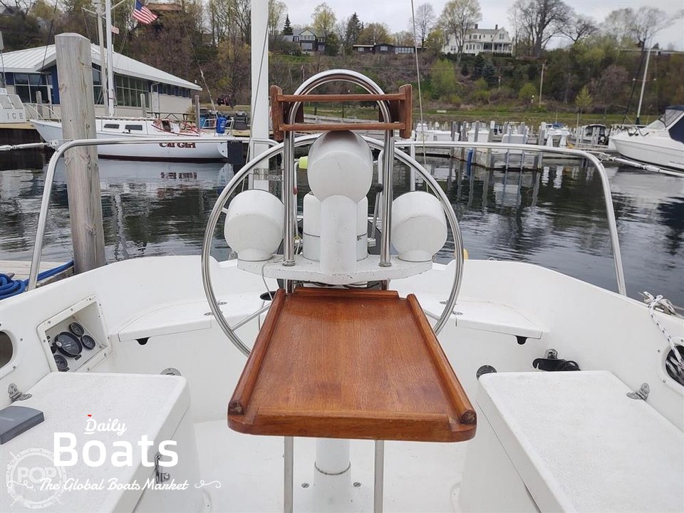 1987 Newport 33 for sale. View price, photos and Buy 1987 Newport 33 ...