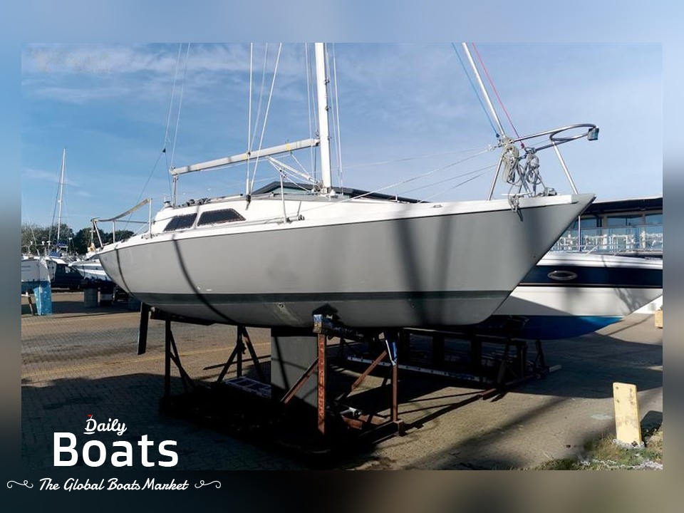 1982 Hunter Delta 25 for sale. View price, photos and Buy 1982 Hunter ...