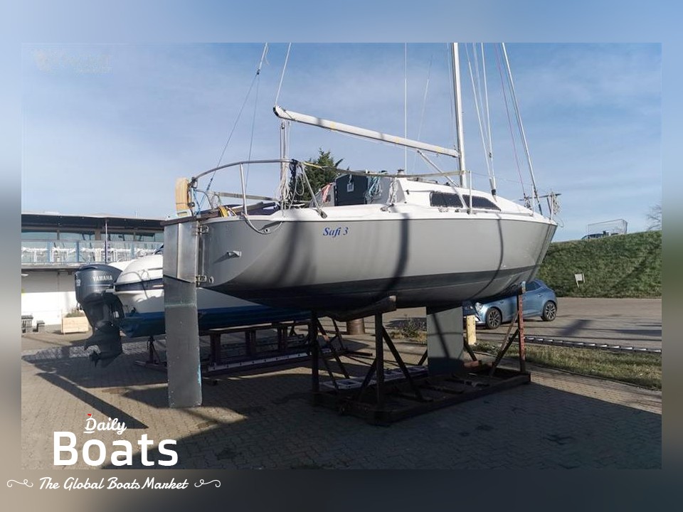 1982 Hunter Delta 25 for sale. View price, photos and Buy 1982 Hunter ...