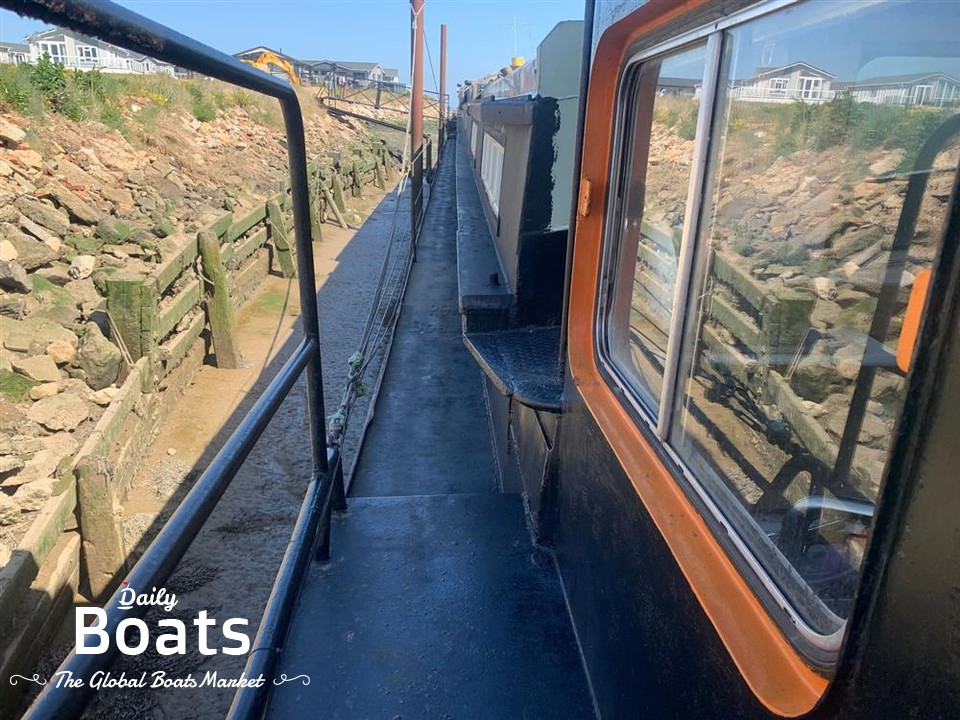 Satılık 1917 Houseboat Dutch Barge Conversion. Fiyatı, fotoğrafları ...