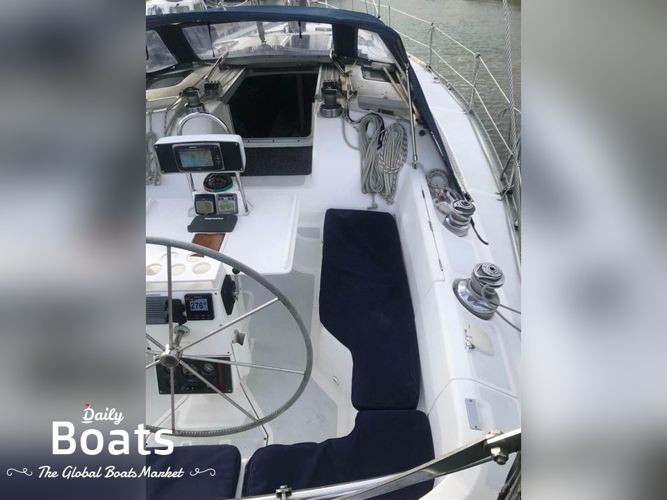 1993 Hunter Legend 43 for sale. View price, photos and Buy 1993 Hunter ...