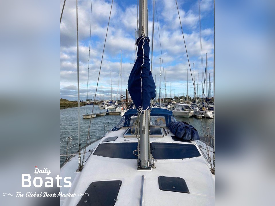 1993 Hunter Legend 43 for sale. View price, photos and Buy 1993 Hunter ...