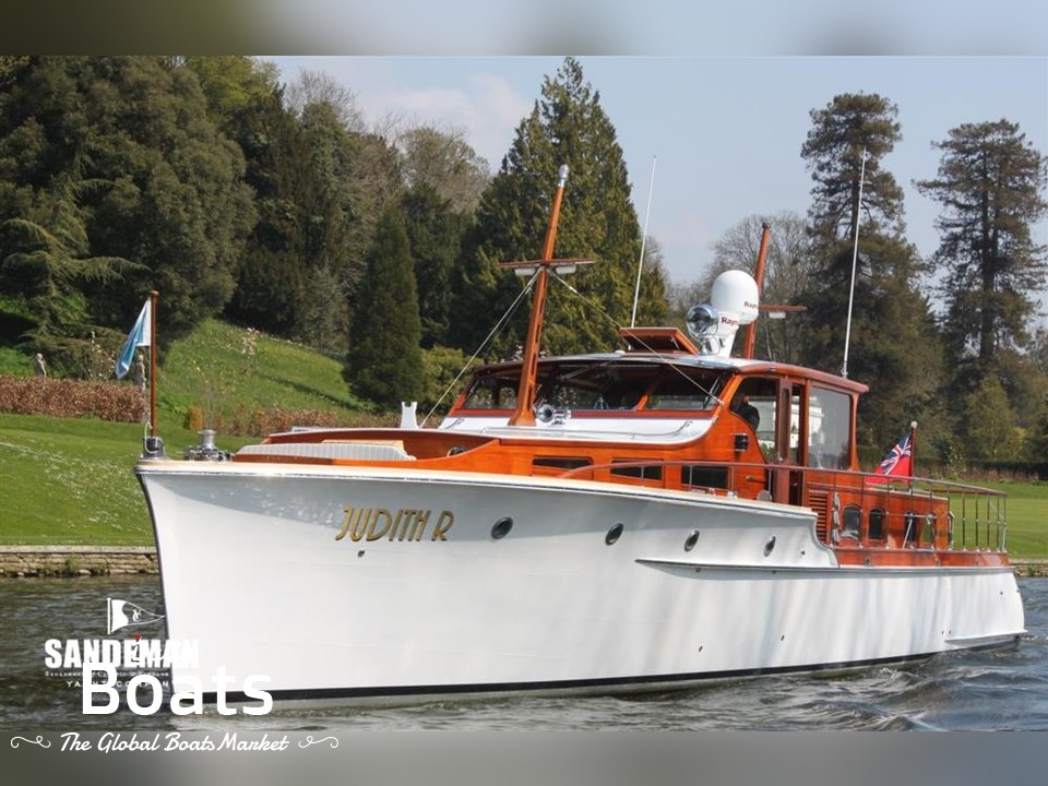 Hacker and robinson marine twin screw commuter yacht for sale - Daily Boats