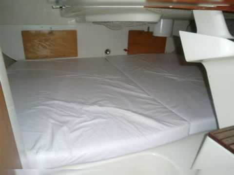 1994 Hunter Legend 26 for sale. View price, photos and Buy 1994 Hunter ...