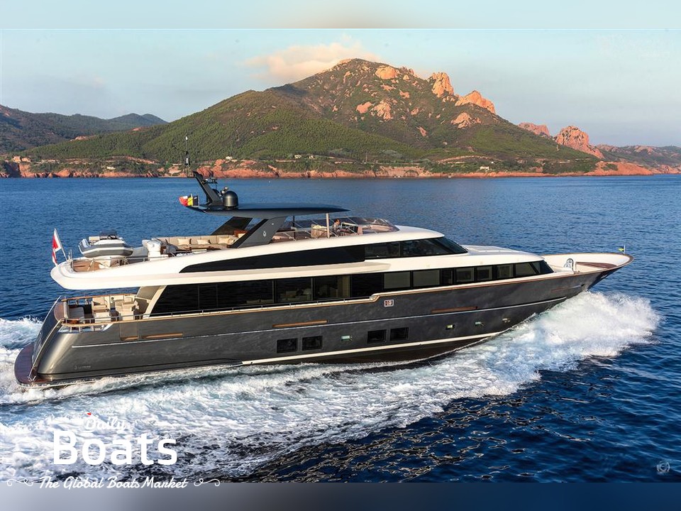 Power cruiser boats Raised pilothouse for sale - Daily Boats