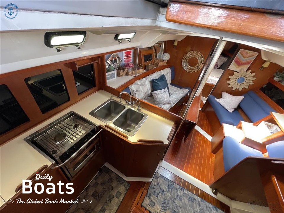 1987 Hunter Legend 37 for sale. View price, photos and Buy 1987 Hunter ...