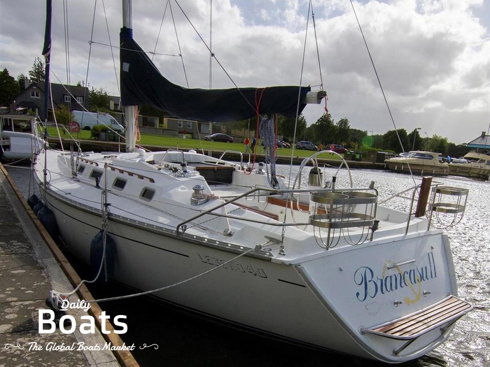 1988 Hunter Legend 40 for sale. View price, photos and Buy 1988 Hunter ...