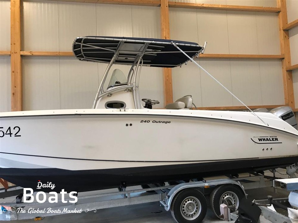 2004 Boston Whaler Boats 240 Outrage for sale. View price, photos and ...