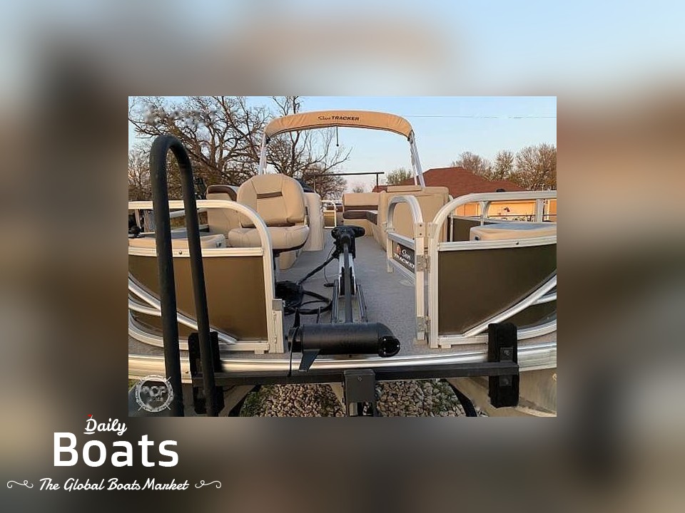 2018 Sun Tracker 24 Party Barge Dxl for sale. View price, photos and ...