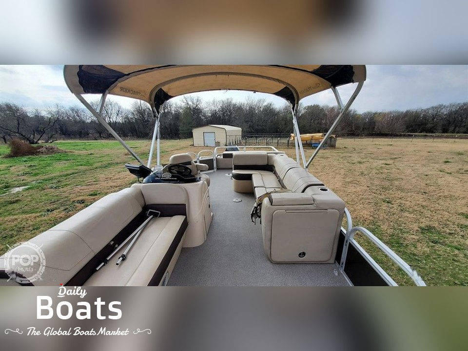 2018 Sun Tracker 24 Party Barge Dxl for sale. View price, photos and ...