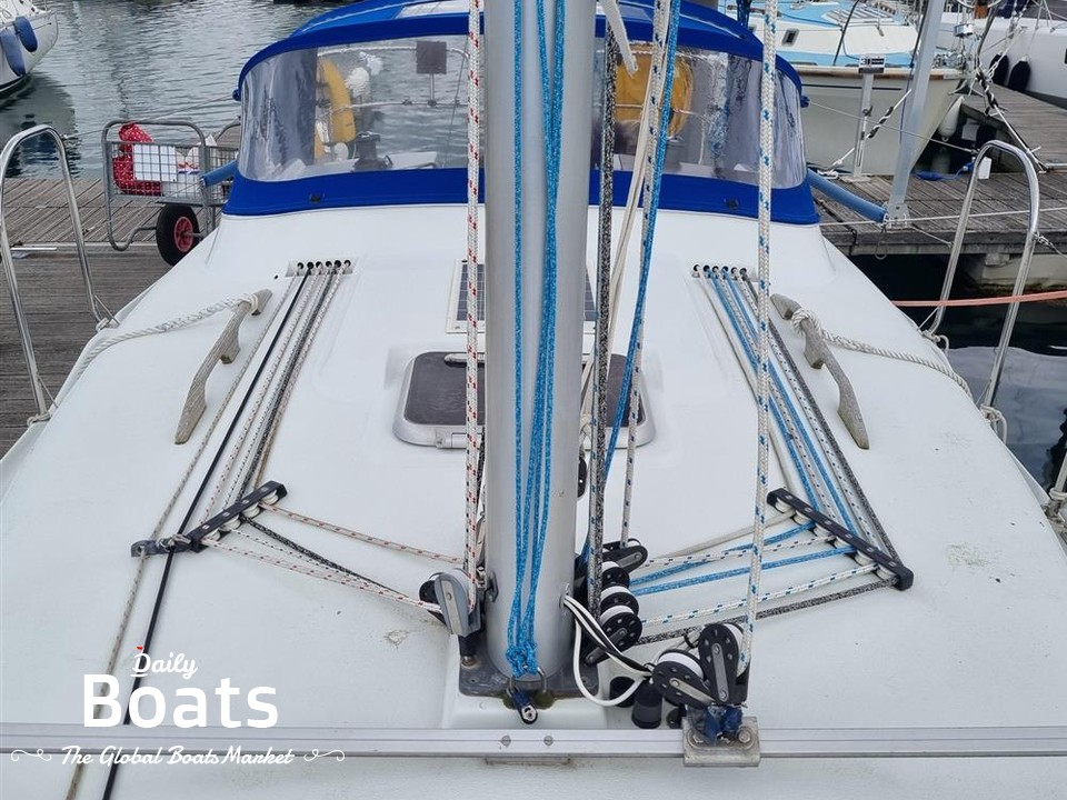 1997 Hunter Channel 323 for sale. View price, photos and Buy 1997 ...