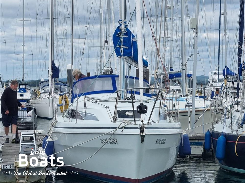 1997 Hunter Channel 323 for sale. View price, photos and Buy 1997 ...