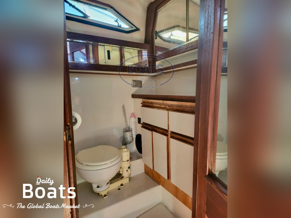 1990 Regal Commodore 290 for sale. View price, photos and Buy 1990 ...