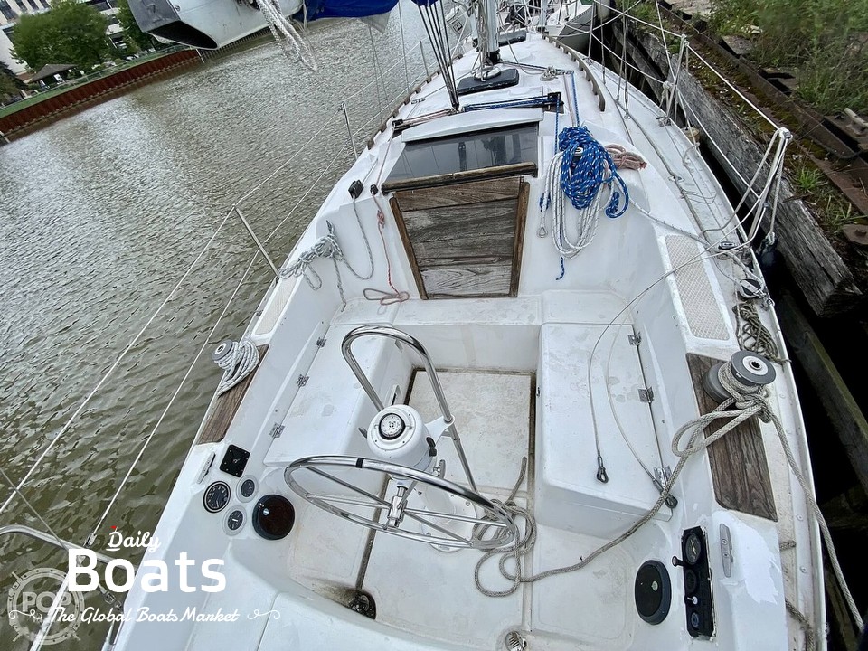 1982 Marlow-Hunter 31 for sale. View price, photos and Buy 1982 Marlow ...