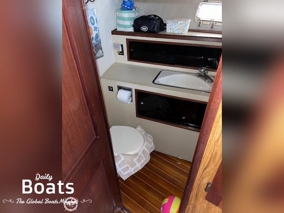 1980 Viking Yachts (US) 35 Convertible for sale. View price, photos and ...