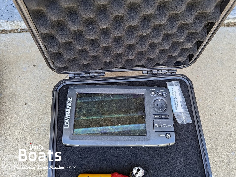 2004 Pro-Line 26 Walkaround for sale. View price, photos and Buy 2004 ...