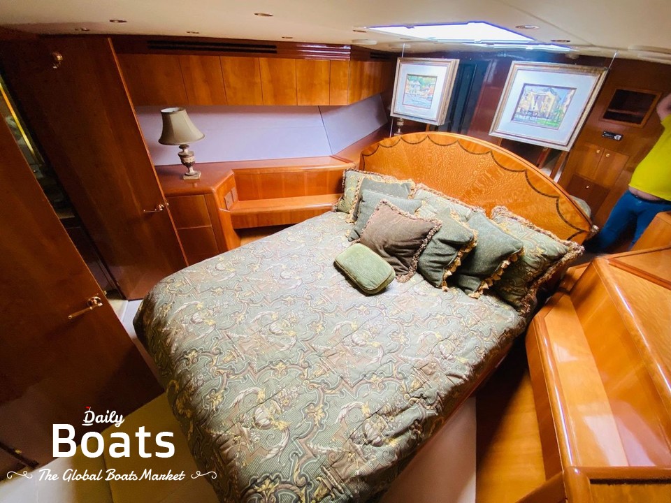 2002 Hatteras 86 Convertible for sale. View price, photos and Buy 2002 ...