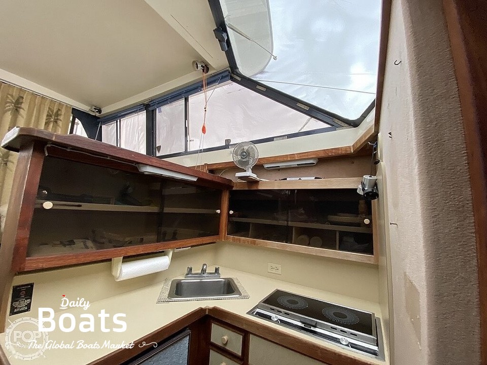 1986 Trojan F32 Flybridge Sedan for sale. View price, photos and Buy ...