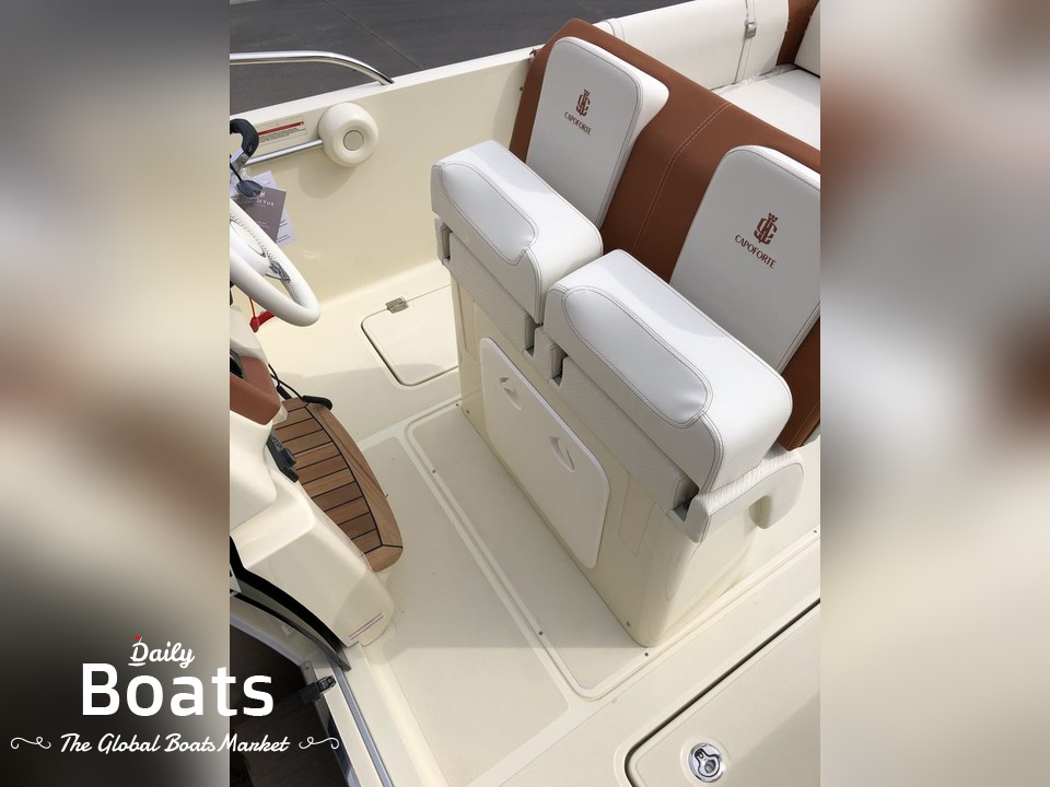 2022 Invictus Yacht Capoforte Cx 280 for sale. View price, photos and ...