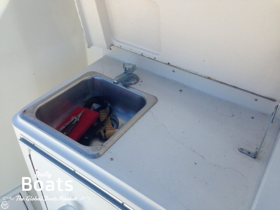 1987 Tiara Yachts 33 Flybridge for sale. View price, photos and Buy ...