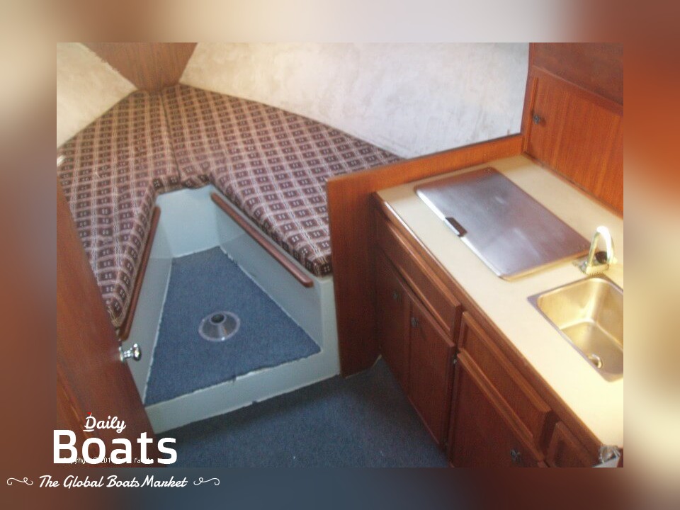 1977 Uniflite 28 Salty Dog for sale. View price, photos and Buy 1977 ...