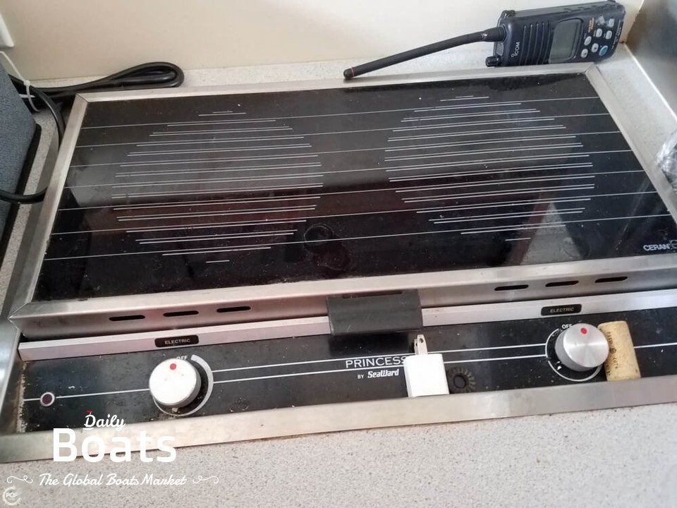 1990 Trojan 8.6 Meter for sale. View price, photos and Buy 1990 Trojan ...